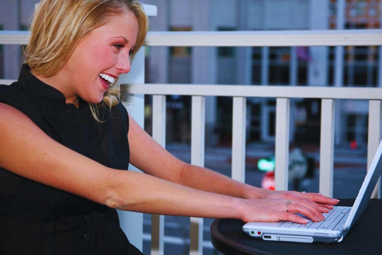 10 Online Dating Conversation Tips to Keep the Chat Going - Chatib Blog